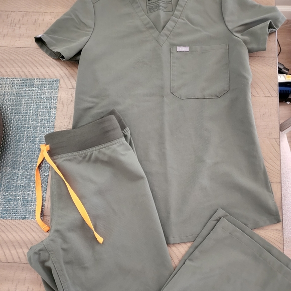 Figs | Tops | Figs Scrub Set In Moss | Poshmark